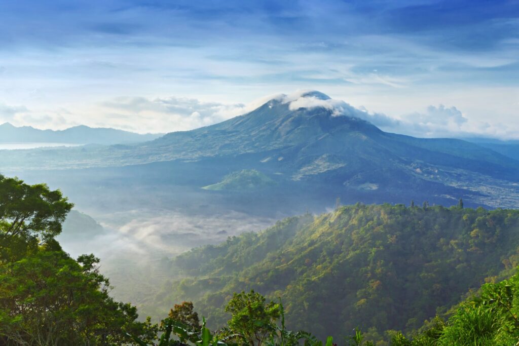 7 Gunung di Bali: Nikmati Keindahan Alam yang Menakjubkan