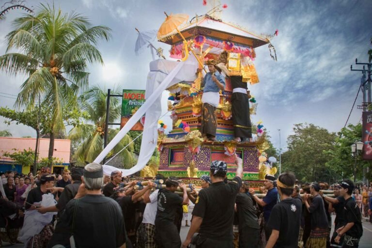 8 Upacara Adat Bali: Ritual Keagamaan yang Mengagumkan