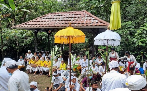 8 Upacara Adat Bali: Ritual Keagamaan yang Mengagumkan