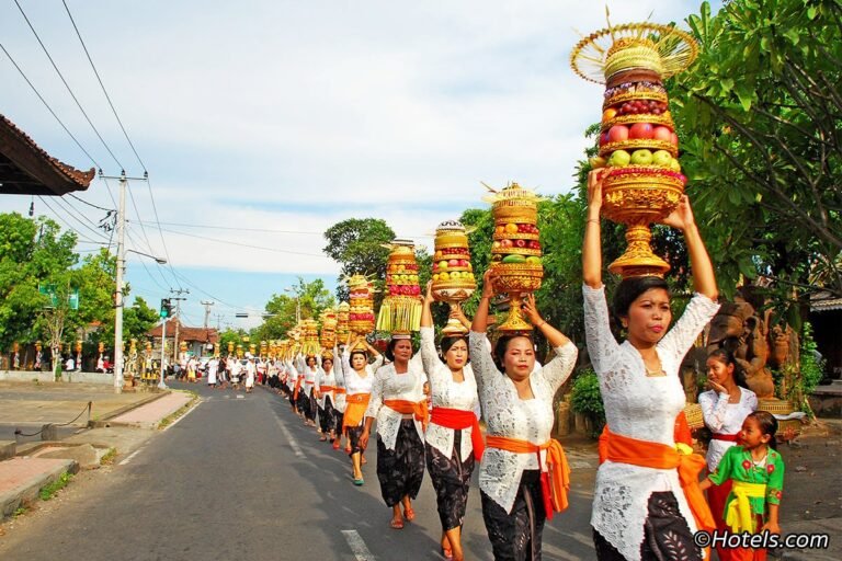 9 Tradisi Bali: Upacara, Festival, dan Seni Lokal