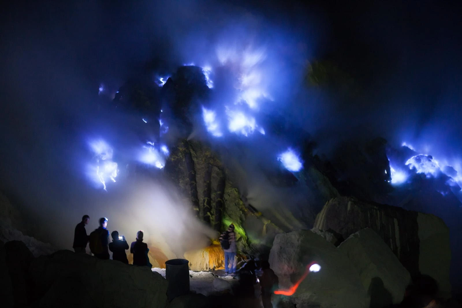 Perjalanan ke Gunung Ijen: 10 Keindahan Alam yang Bersatu